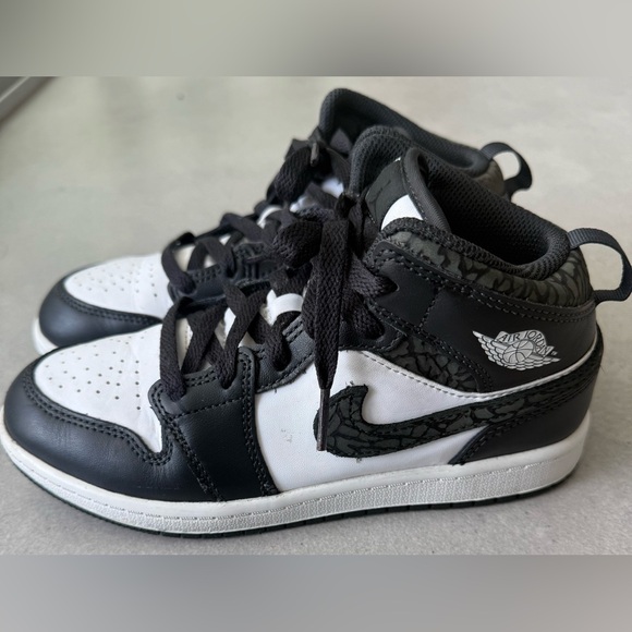 Nike | Shoes | Nike Michael Jordan Little Kid Jordan Mid Se Panda ...